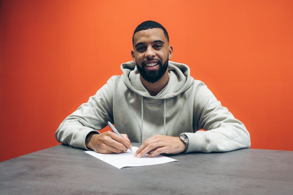 Hamilton Signs Contract Extension | Blackpool Football Club Hamilton Signs Contract Extension | Blackpool Football Club