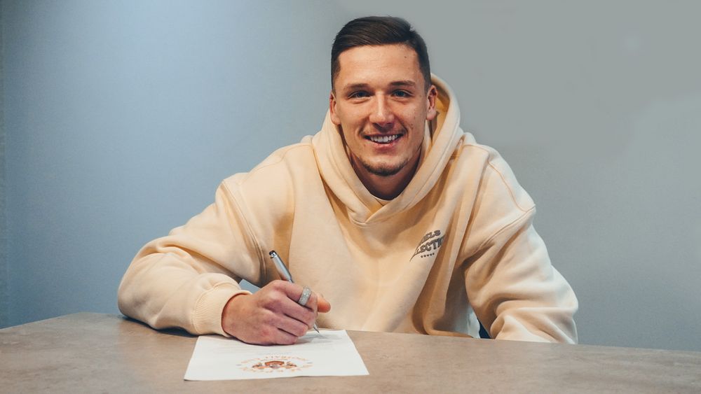 Oliver Casey Signs Contract Extension | Blackpool Football Club Oliver Casey Signs Contract Extension | Blackpool Football Club