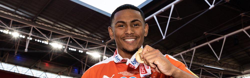 Mitchell Completes Move To Hibernian | Blackpool Football Club