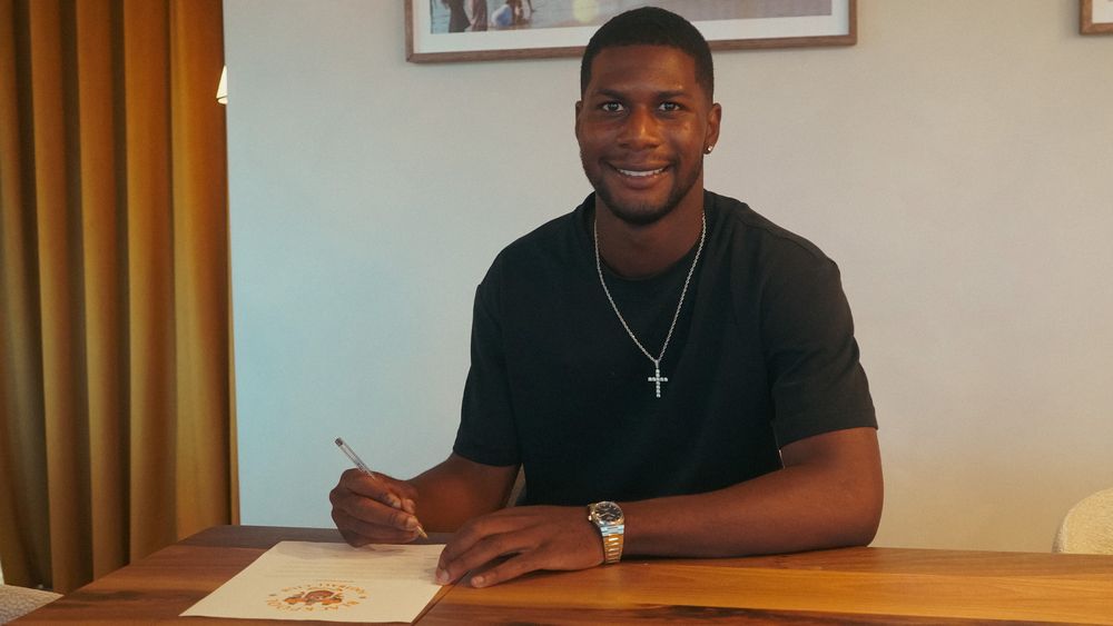 Odeluga Offiah Joins On Loan | Blackpool Football Club